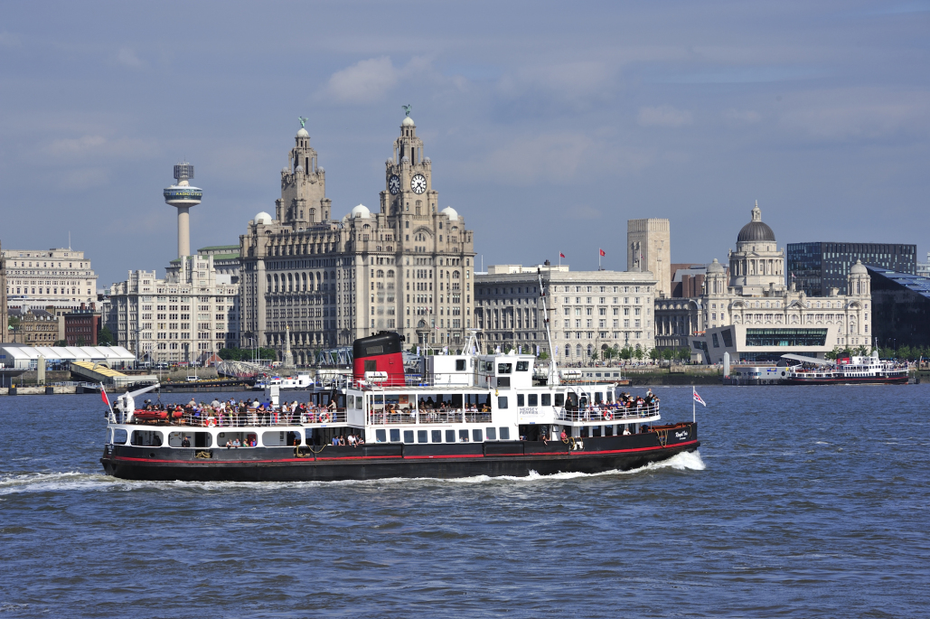Take a bow: A ferry Fond Farewell as Royal Iris of the Mersey sets sail ...